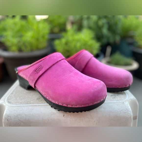 ECCO Blow-Up | Shoes | Ecco Blowup Pink Suede Clogs Womens Size 4 950 ...